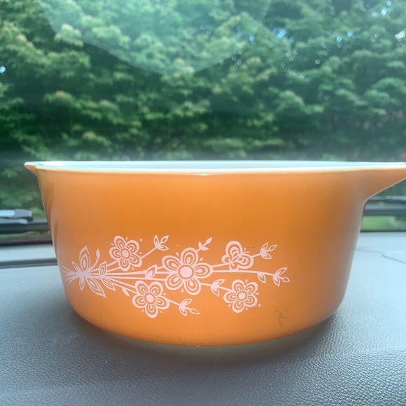 Pyrex | Kitchen | Vintage Pyrex Butterfly Gold Casserole 475b Flower ...